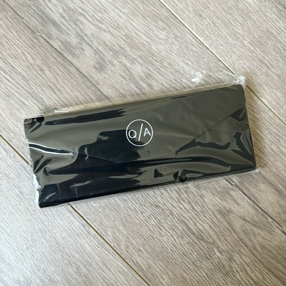 Quay Australia | Accessories | Nwt Quay Australia Tri Fold Case Cloth ...